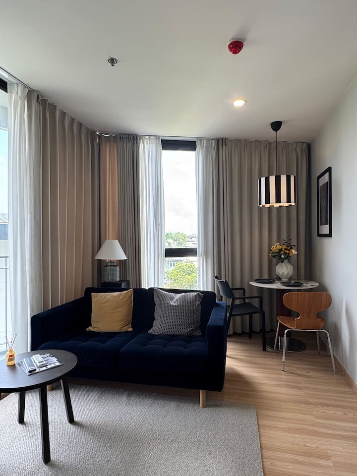 Cozy Two-bedroom Apartment Near Bts - Bangkok