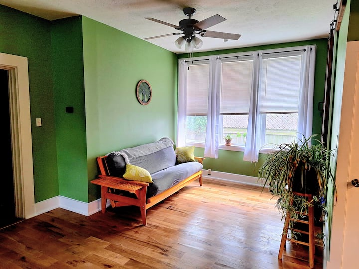 Cozy Cottage Style 1 Bedroom Home Near Downtown - Lancaster, OH