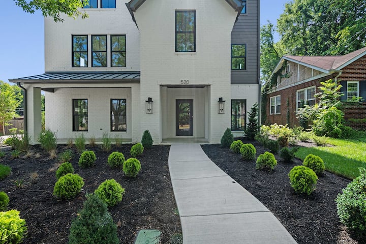 Rooftop Retreat: Steps To Downtown Square - Murfreesboro, TN