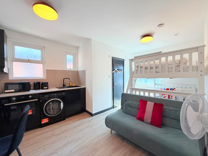 Charming North London Apartment | Prime Location - London