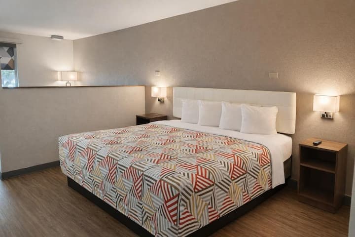 Private Room With Wifi & Tv Near I-75 - Lake City, FL