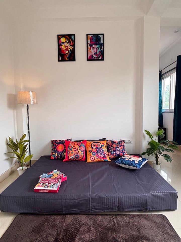 Tree Views| Pvt Floor| Self Check-in| Vasant Kunj - New Delhi