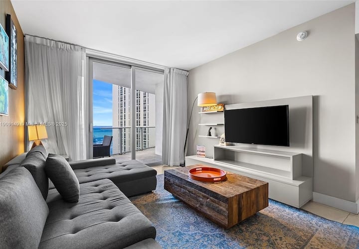 Ocean Front Condo At Lyfe Resort - Hollywood, FL