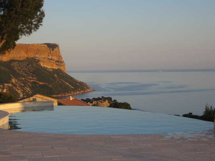 Villa Avec Piscine Sur Vue Mer Et Massif Calanques - Cassis