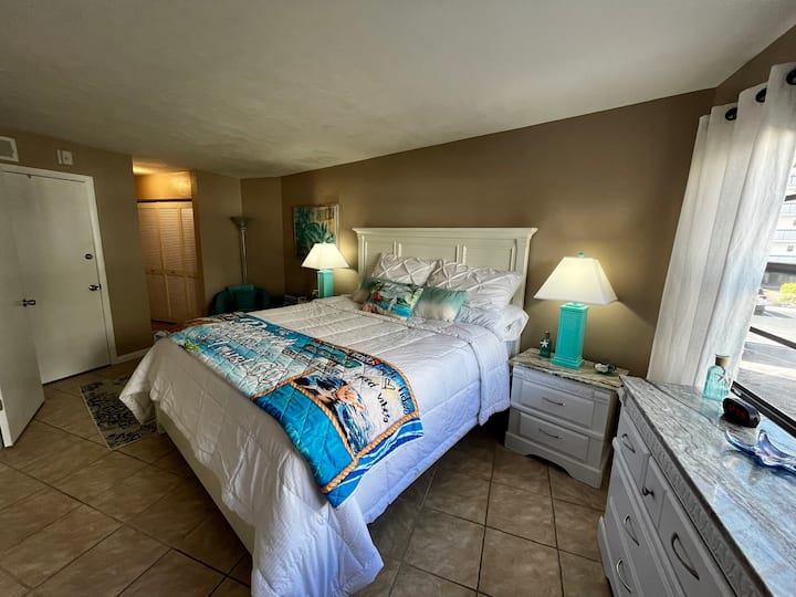 Renovated And Guest Ready-anglers Cove H203 - Marco Island, FL
