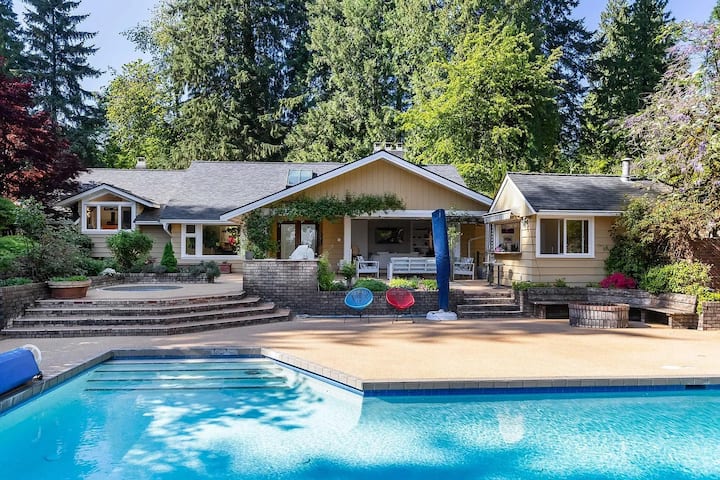 Luxury British Properties Villa | Panoramic Views - North Vancouver