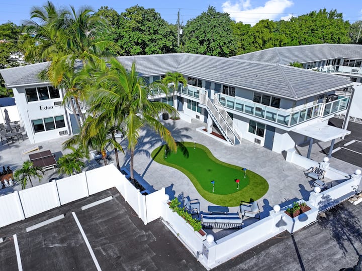 Near Fort Lauderdale Beach + On-site Dining & Pool - Fort Lauderdale, FL