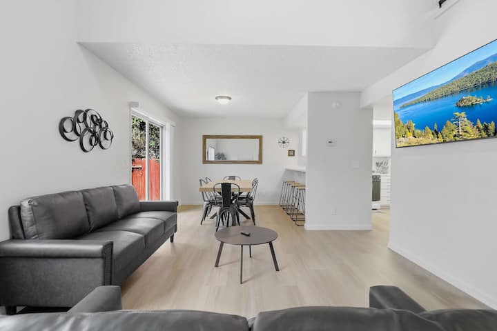 Beautifully Renovated | Single Story | Sleeps 16/ - Sparks, NV