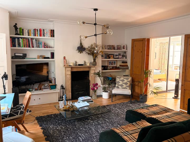 Sunny Garden Flat Highbury Village Retreat - London