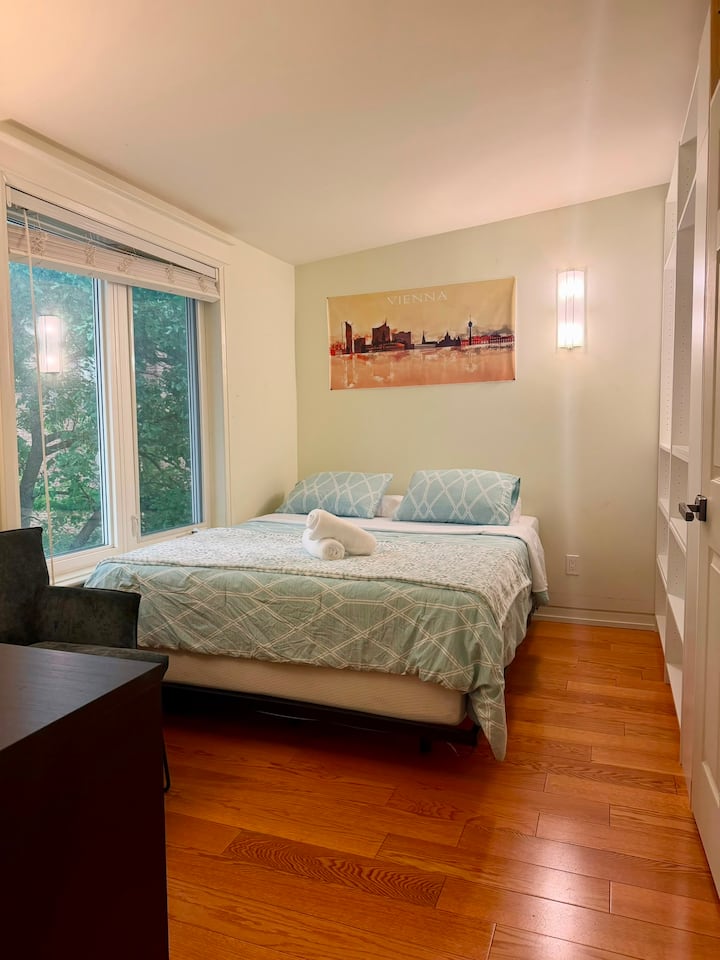 Vienna Vibes Room | Bright & Cozy Retreat - Toronto