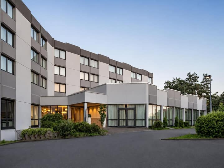 Vienna House Kelsterbach By Sunday Deluxe Room - Frankfurt Am Main