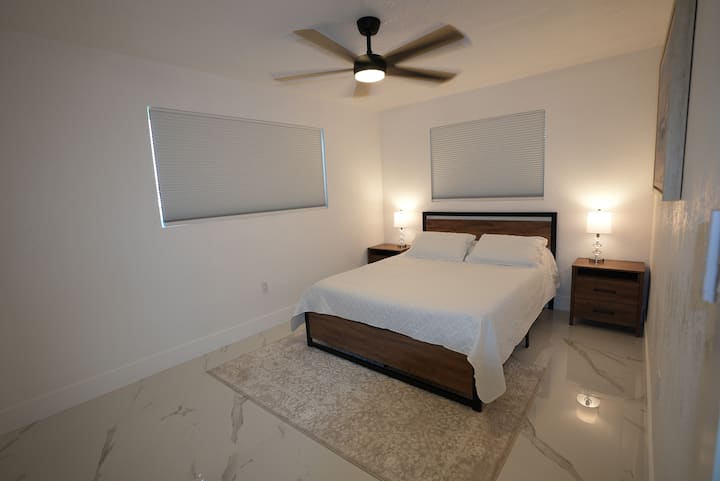 King Bed Miramar Retreat - Miramar, FL