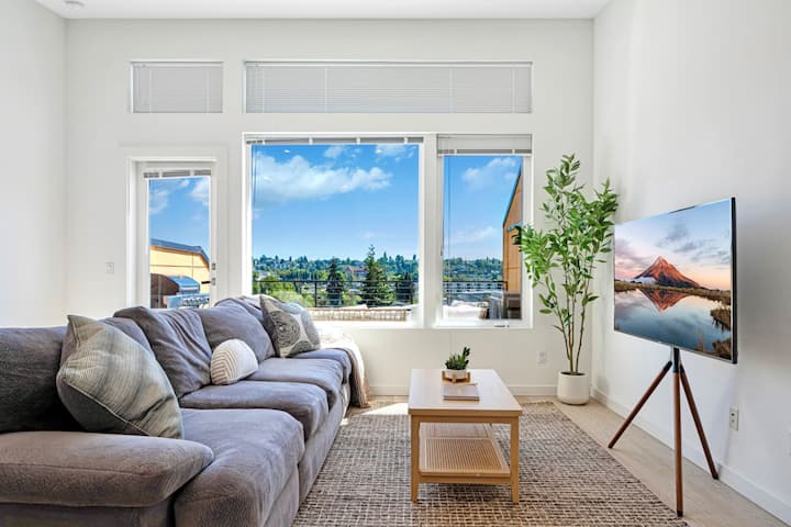 Spacious 4br Retreat | Deck & Grill | Close To Dt - State of Washington