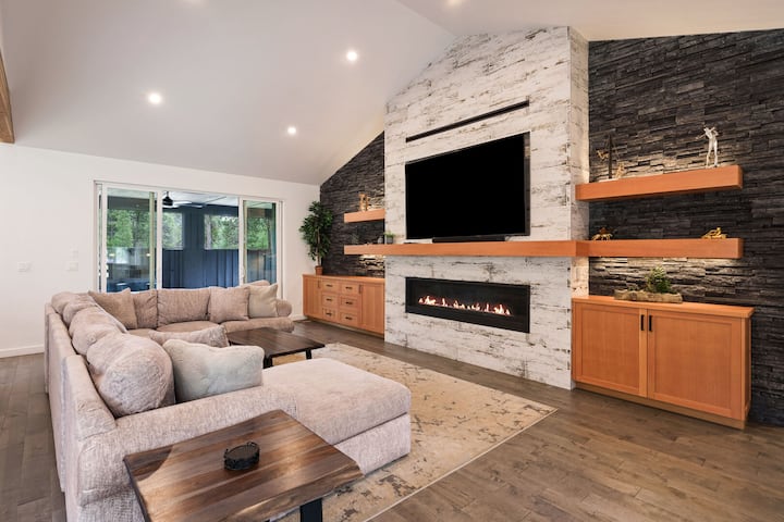 9 Lassen - Modern Luxury W/hottub & Sharc - Sunriver, OR