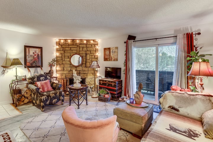 Walk To Parks & Dining! Lakewood Condo W/ Balcony - Lakewood