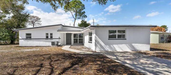 Modern Cocoa Retreat | Near Beach & Space Center - Cocoa, FL