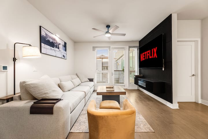 Noho Executive Lux | 2br/2ba, Parking & Workspace - Sherman Oaks - Los Angeles