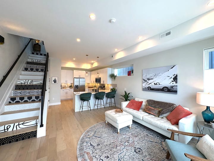 Beautiful Modern Rowhome In Denver - Denver, CO