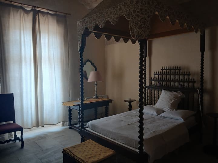 Chambre Dhôte D'époque Au Chateau Des Prieurs. - Vallon-Pont-d'Arc