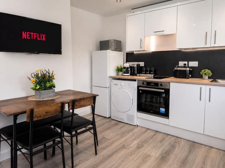 Village Retreat | Free Parking | Sleeps 6 - Banbury