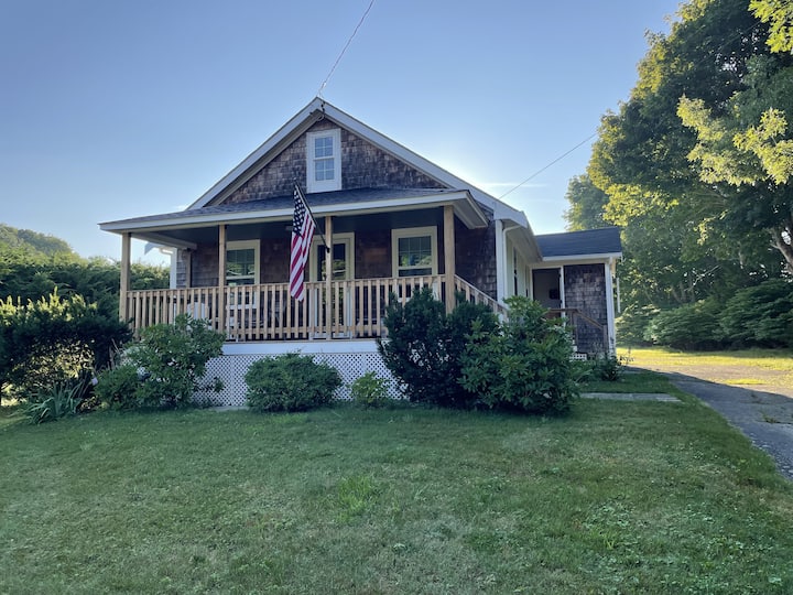 Cute Farmhouse Cottage - New Seabury, MA
