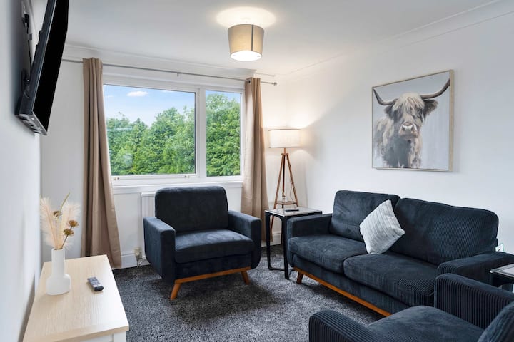 Central Hawick Apt - Free Parking - Self Check-in - Hawick