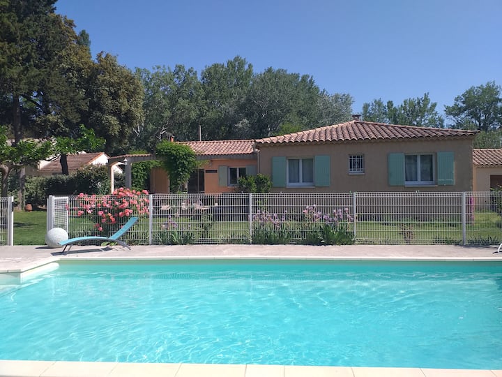 Villa-piscine En Nature Entre Alpilles Et Luberon. - Cheval-Blanc