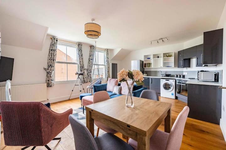 Modern Cromer Coastal Flat - Cromer