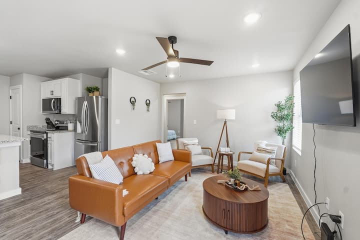 Hampton Hills | Sleeps 8 | 3bd 2 Ba | Near Dyess - Abilene, TX