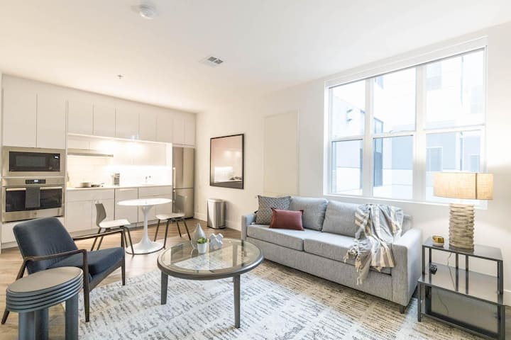 Landing | Chic 2bd, Rooftop Lounge, Gym - Bethesda, MD