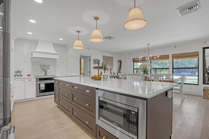 Quiet Home In The Heart Of Palm Beach Gardens! - Palm Beach Gardens, FL