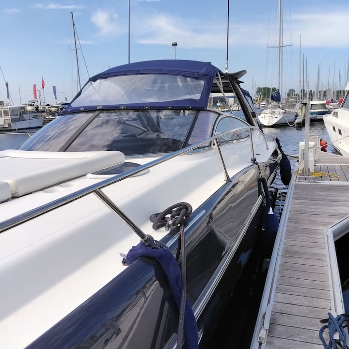 Nuit Insolite Sur Bateau De Luxe. - Ouistreham