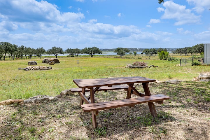Walk To Shore! Family-friendly Canyon Lake Retreat - Canyon Lake, TX