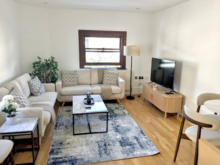 New 2-bed Near Clapham Junction, River, Battersea - London