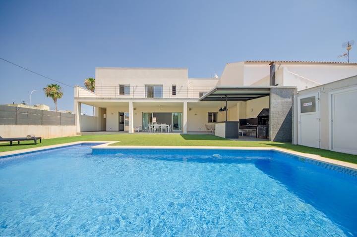 Piscina Y Jardín · Solo Profesionales +30 Días - S'Arenal