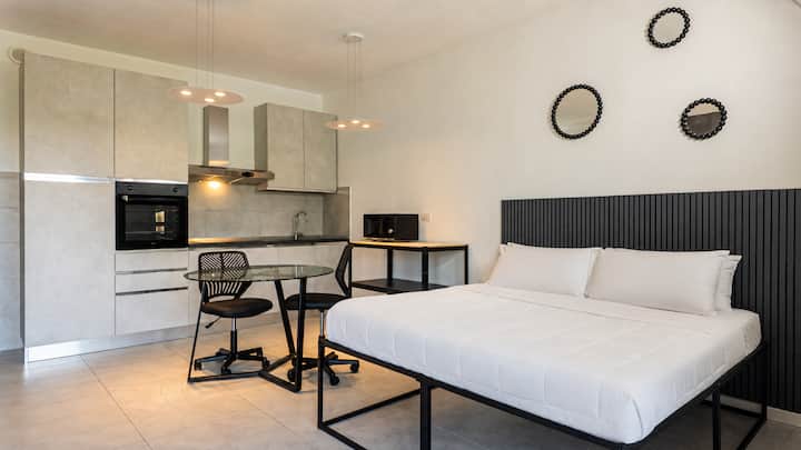 Moderno Monolocale Con Balcone + Parcheggio + A/c - Siena