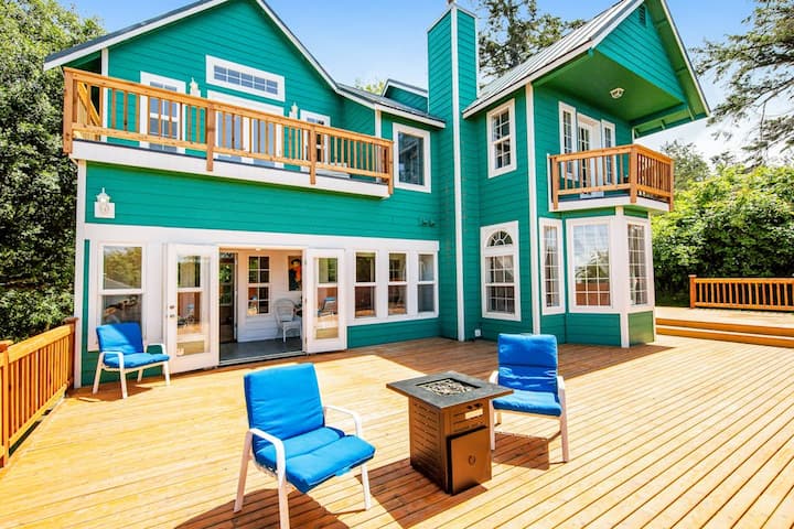 Oceanfront 4br Whidbey Island Home With Fire Pit - オークハーバー, WA