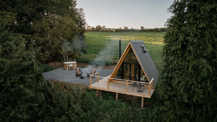 A-frame Cabin W/ Hot Tub + River Wye Views - Forest of Dean