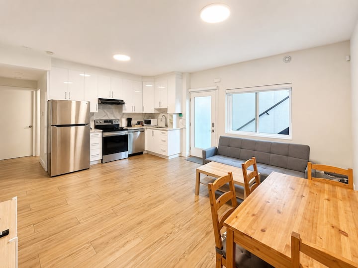 Modern 2br Suite Near Metrotown - Burnaby