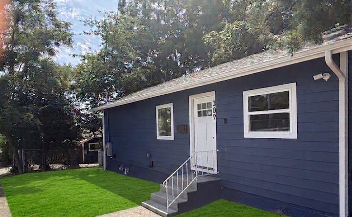 Sleek & Secure Modern Suite Near Ferry - Bremerton, WA