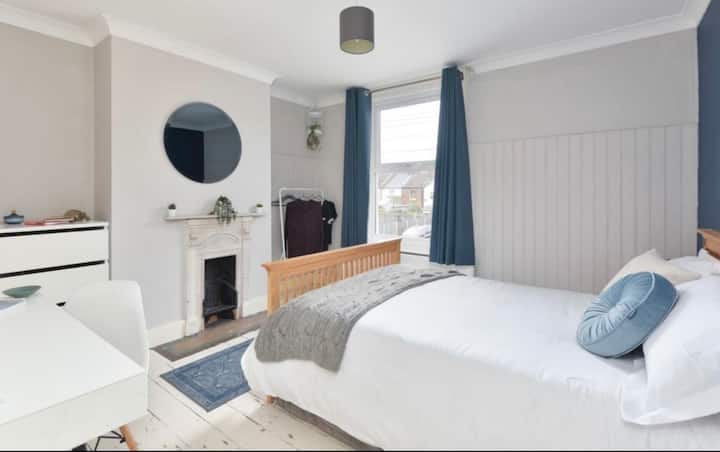 Bright And Modern Victorian Town House. - Canterbury