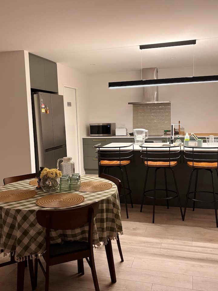 Spacious Family Home | Rolleston L 2 Bdms L 3 Beds - Rolleston