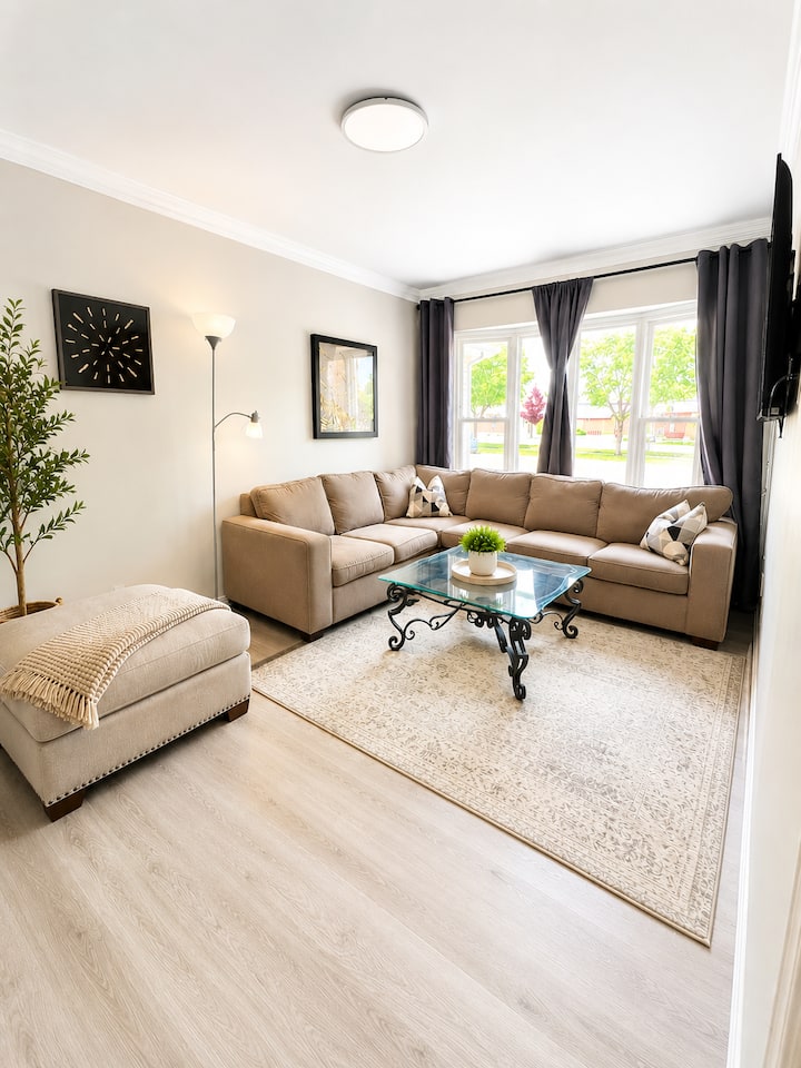 Large And Modern! Perfect For Families! 10/10 - Toronto