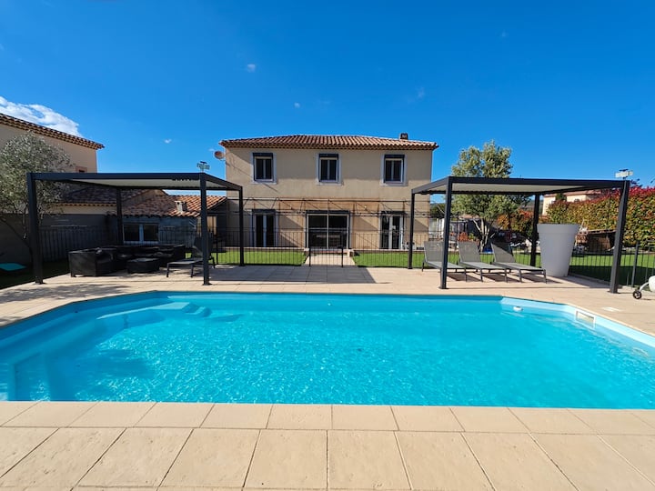 Villa Du Sud De La France Avec Piscine Et Jacuzzi - Plage Ensuès-la-Redonne (la Dugue)