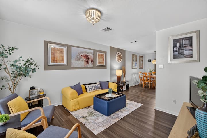 Casa Oasis Golden Comfort Near Fort Cavazos - Killeen, TX