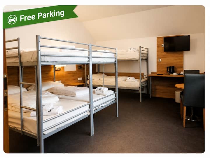 Private Hotel Room For 6 - Free Parking - Stuttgart