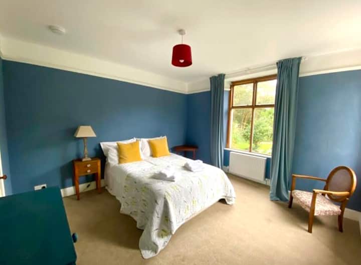 A Warm Welcome And Breakfast At The Artists House - Redruth
