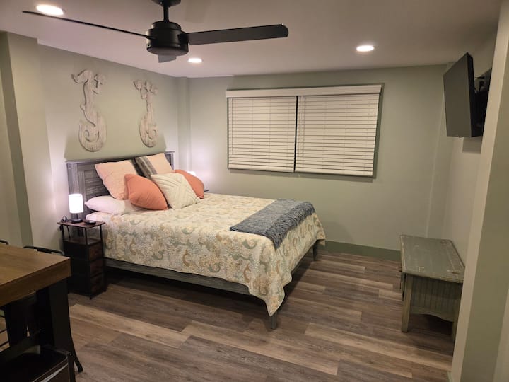 Beachy Retreat - Oak Island, NC