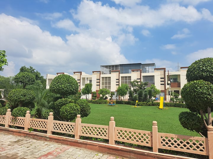 Villa Vrindavan | Diving Stay | Vrindavan | - Vrindavan