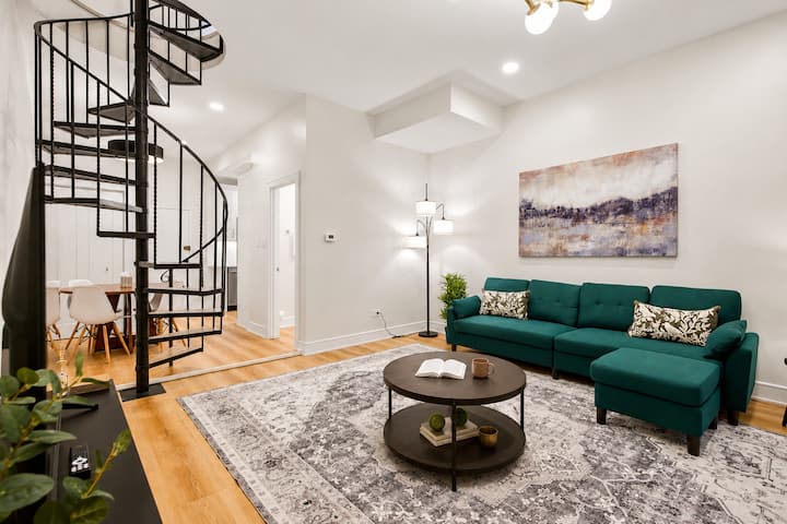 Luxury River North Loft | Mag Mile & Riverwalk - Grant Park, IL